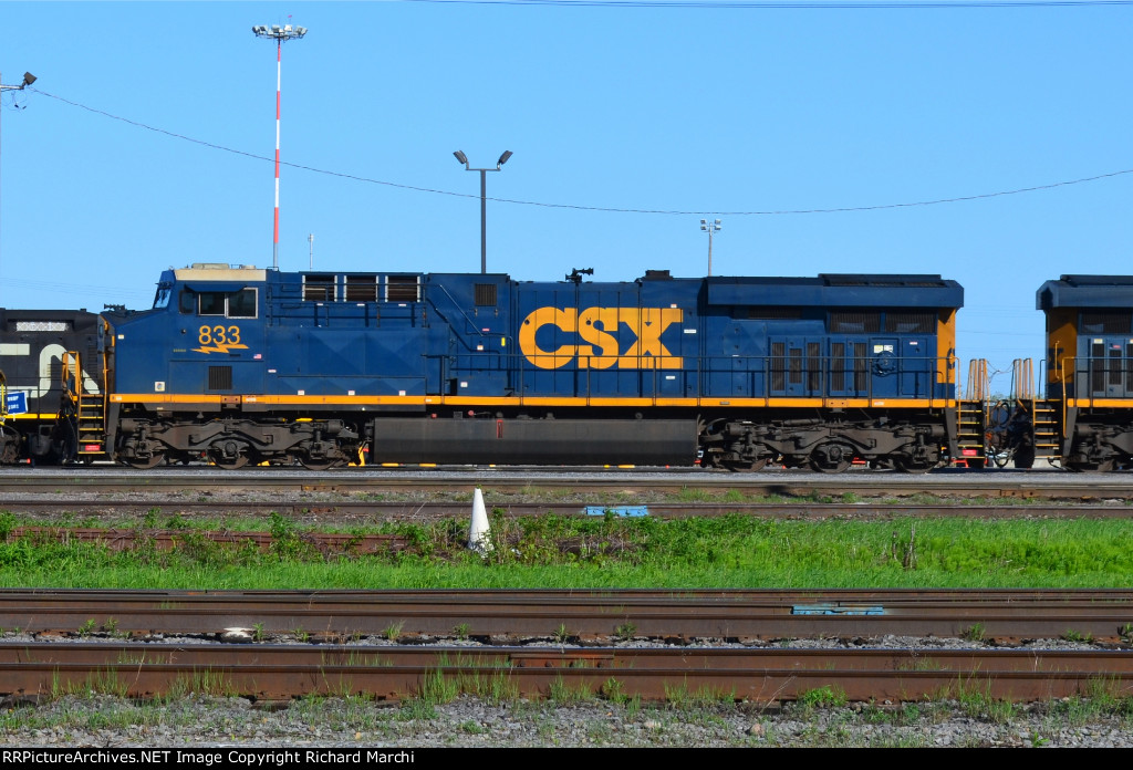 CSX 833